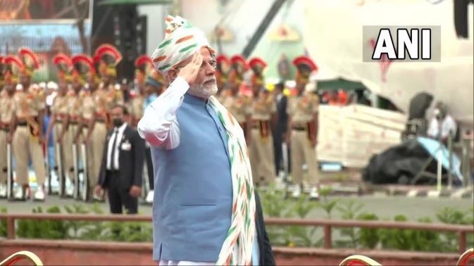 PM Modi: PM Modi hoisted the tricolor from the Red Fort for the 9th ...