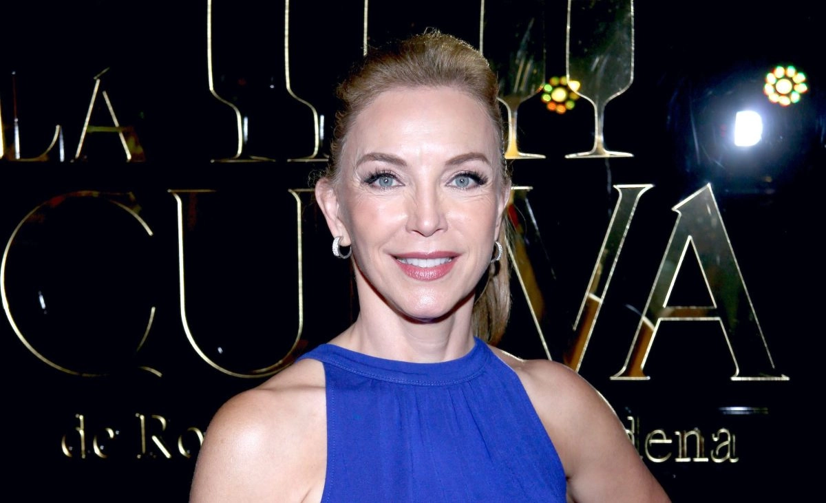 Laura Flores surprises by showing off her great body in a bikini at 61 ...