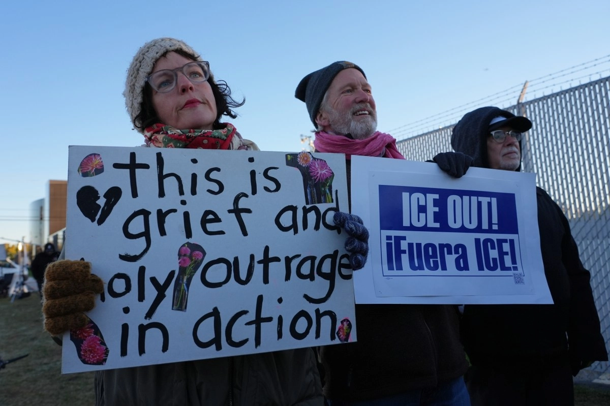 ICE raids against immigrants in Chicago leave children trapped in chaos ...