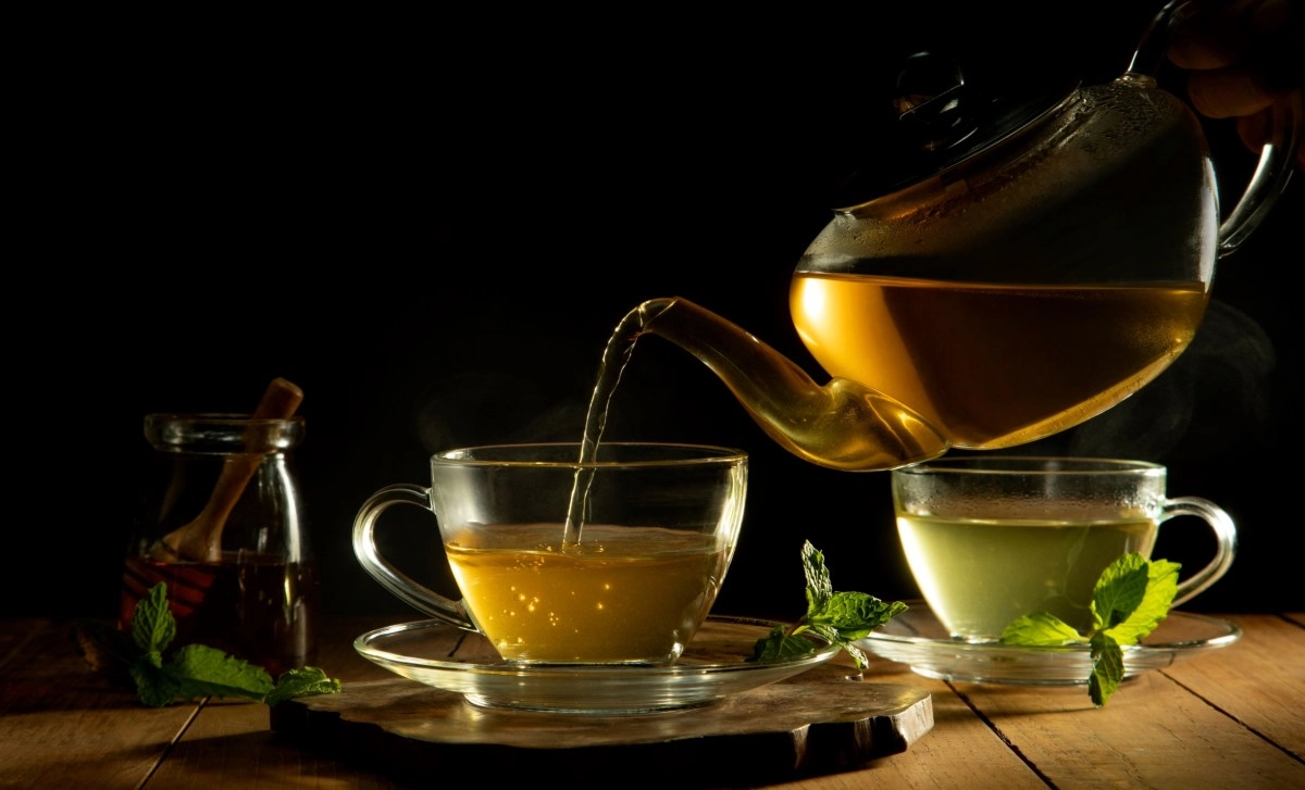 Green tea or black tea: which is better for health? Benefits and ...